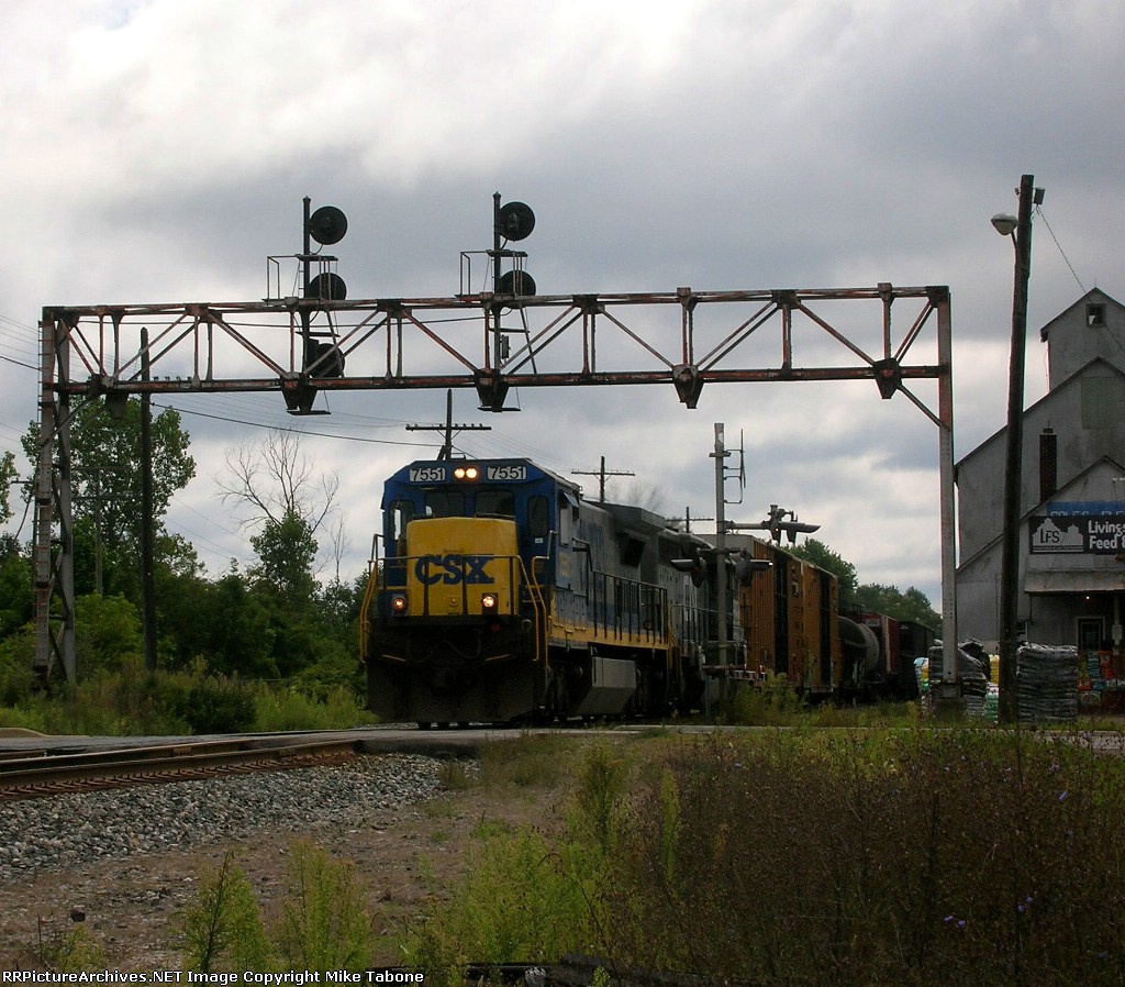 CSX 7551 on Q335-03